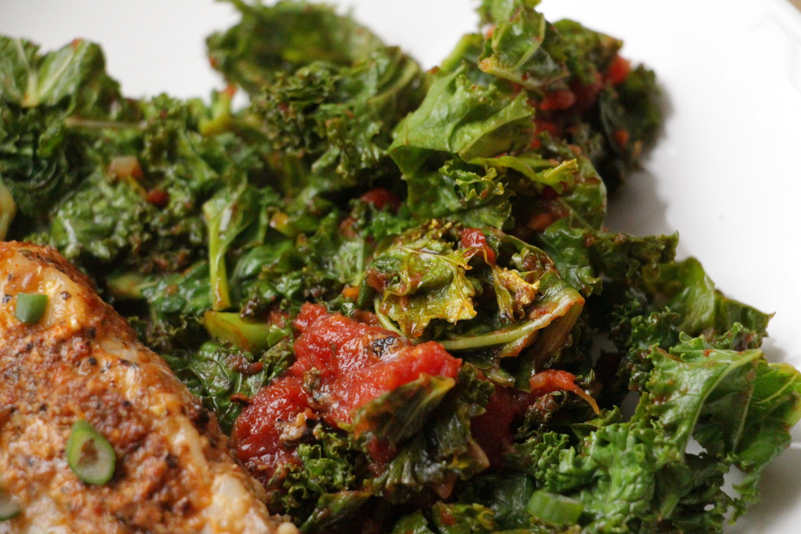 Blackened Cod with Spicy Kale - FITNESS HQ